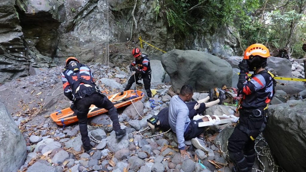 Tingkatkan Kompetensi Tim Rescue Sar, Basarnas Ternate Gelar Latihan ...
